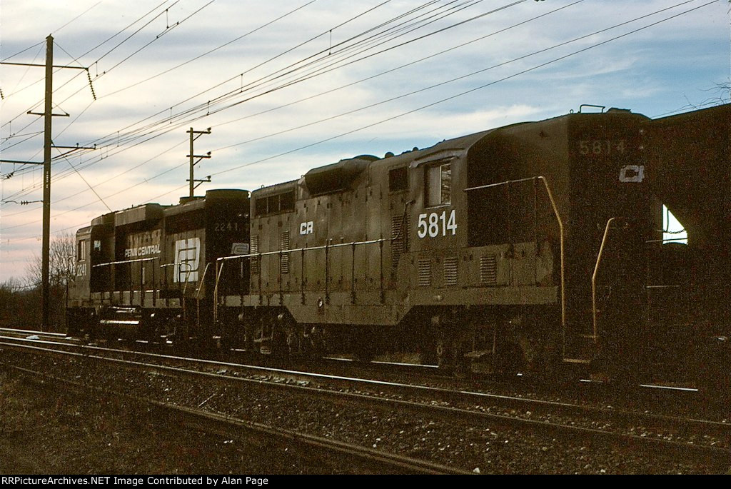 PC GP30 2241 and CR GP7 5814